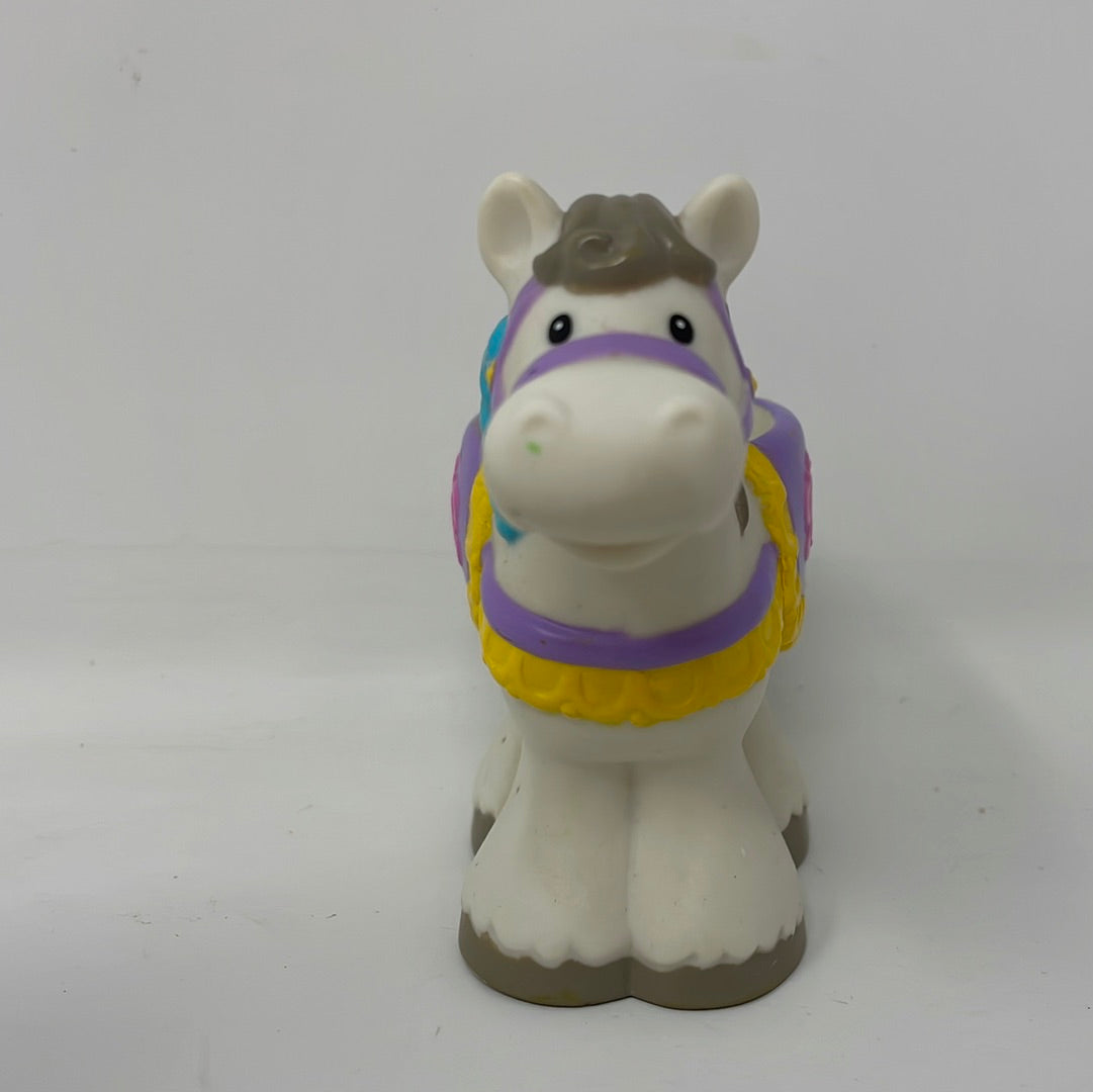 Fisher Price LITTLE People 2002 Castle Knight's Horse Royal Steed King ...